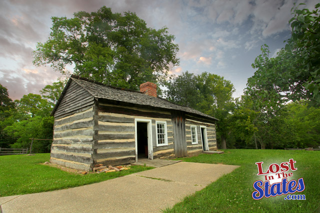 The Lincoln Log Cabin State Historic Site - Lost In The States